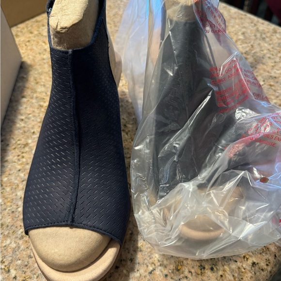 Clarks | Shoes | Clarks Womens Leather Sandals New With Tags | Poshmark
